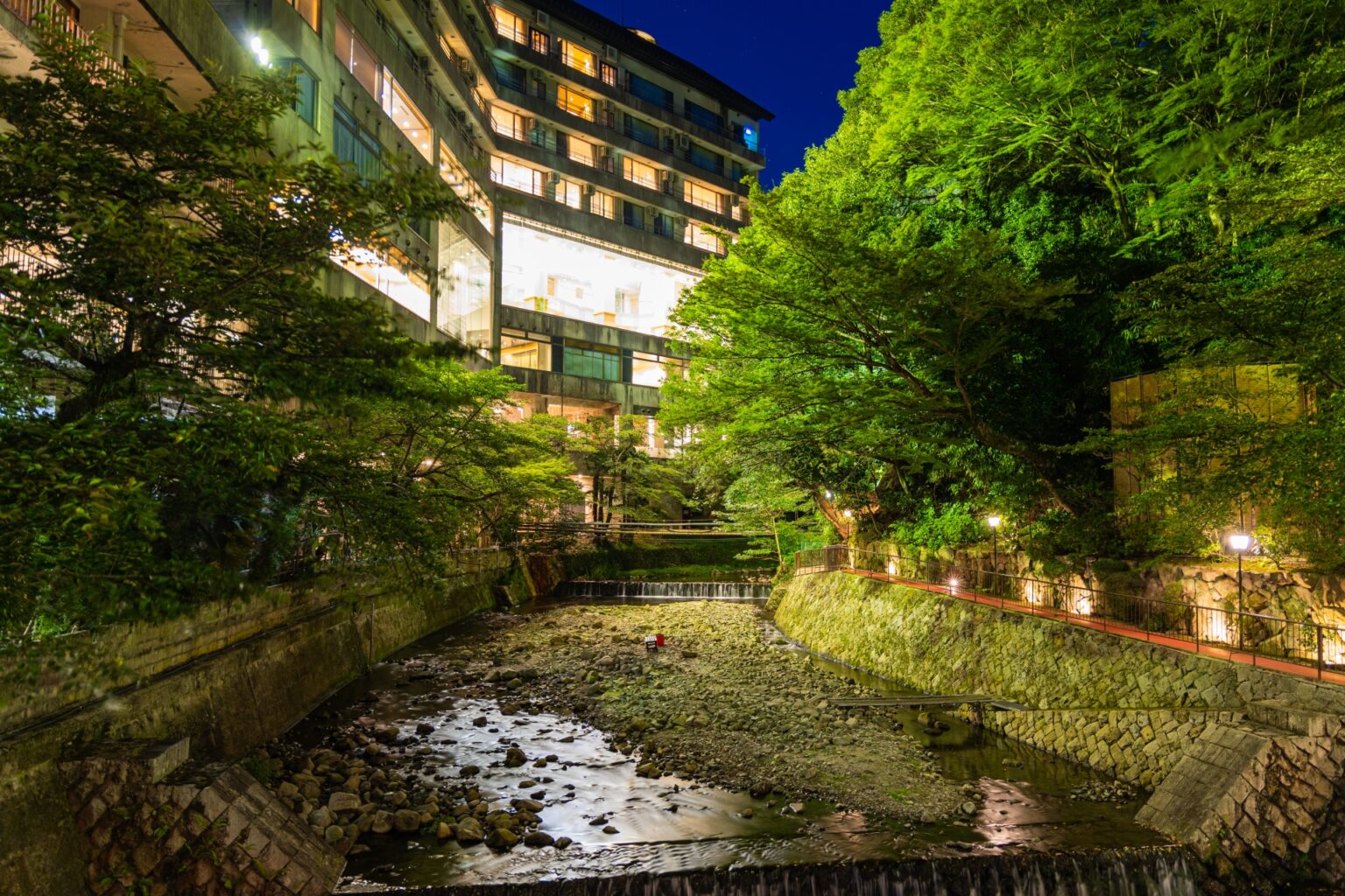 Japan Onsen Escapes 2025: Magical Hot Springs for Early Autumn